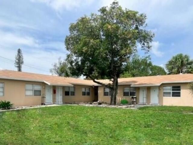 Luxury apartment complex for rent in West Palm Beach, Florida