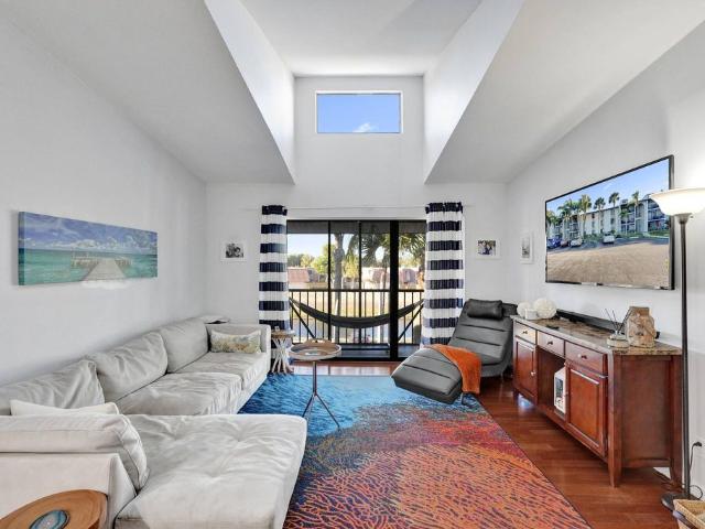 Luxury apartment complex for rent in West Palm Beach, Florida