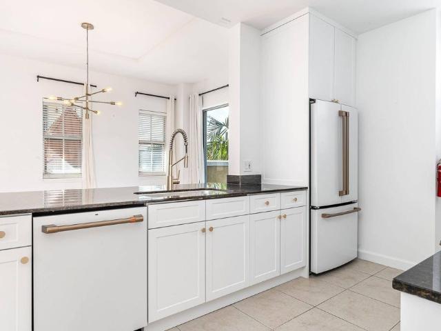 Luxury apartment complex for rent in West Palm Beach, Florida