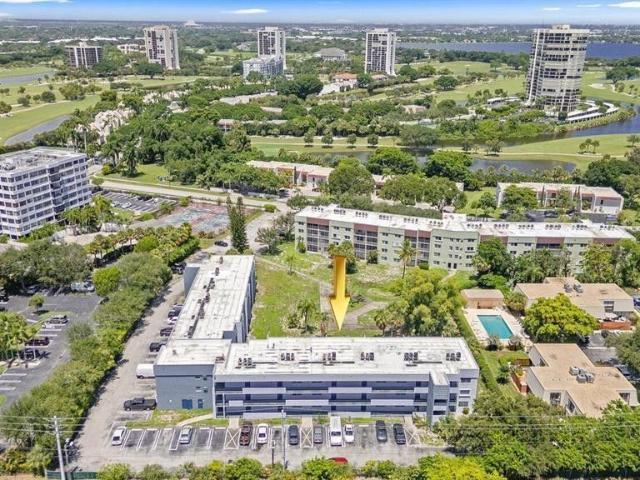 Luxury apartment complex for rent in West Palm Beach, United States