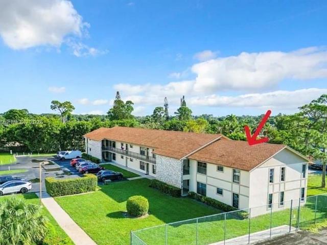 Luxury apartment complex for rent in West Palm Beach, United States