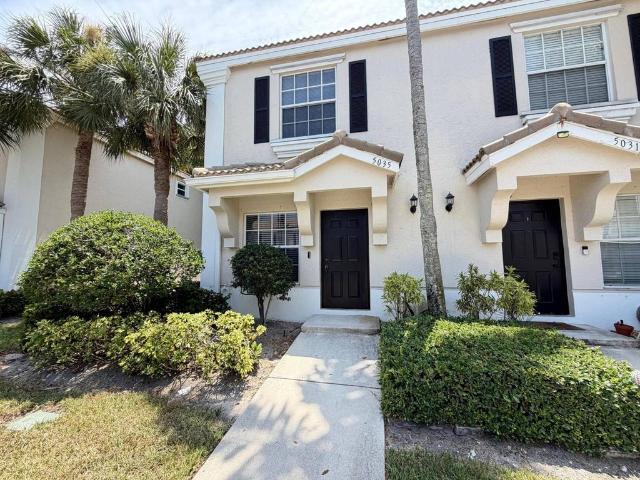 Luxury apartment complex for rent in West Palm Beach, United States