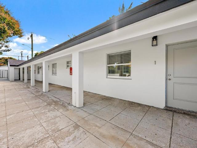 Luxury apartment complex for rent in West Palm Beach, United States