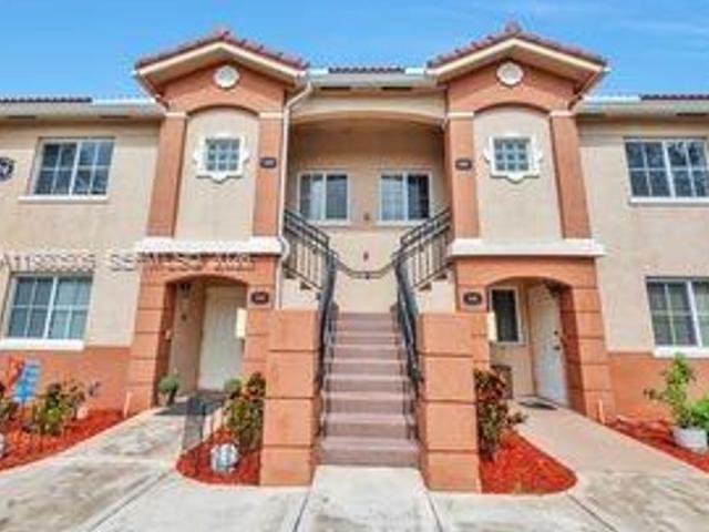 Luxury apartment complex for rent in West Palm Beach, United States