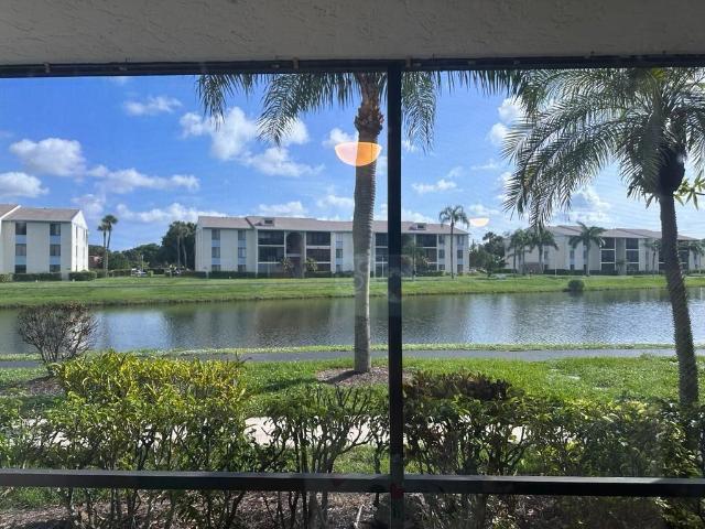 Luxury apartment complex for rent in West Palm Beach, United States