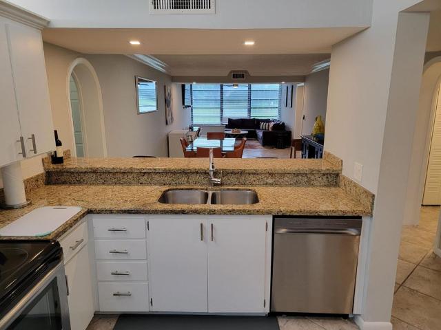 Luxury apartment complex for rent in West Palm Beach, United States