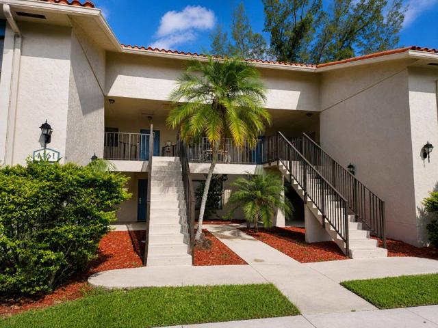 Luxury apartment complex for rent in West Palm Beach, United States