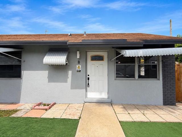 Luxury apartment complex for rent in West Palm Beach, United States