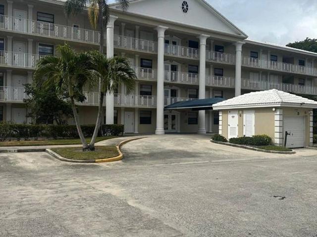 Luxury apartment complex for rent in West Palm Beach, United States