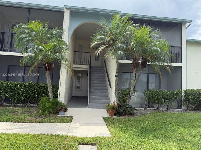 Luxury apartment complex for rent in West Palm Beach, United States