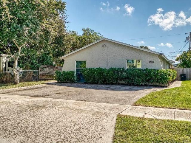 Luxury apartment complex for rent in West Palm Beach, United States