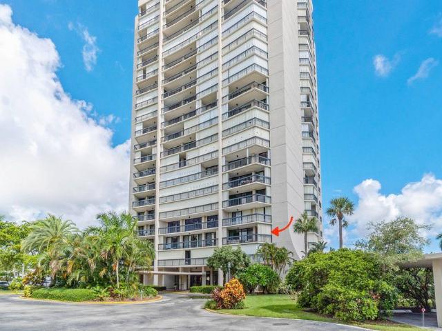 Luxury apartment complex for rent in West Palm Beach, United States