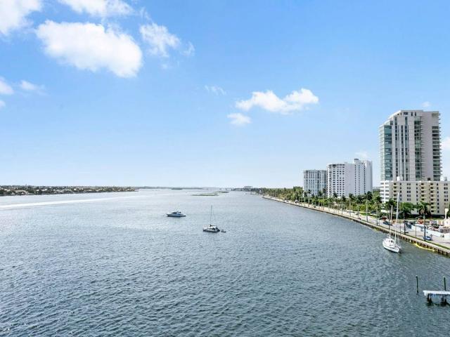 Luxury apartment complex for rent in West Palm Beach, Florida