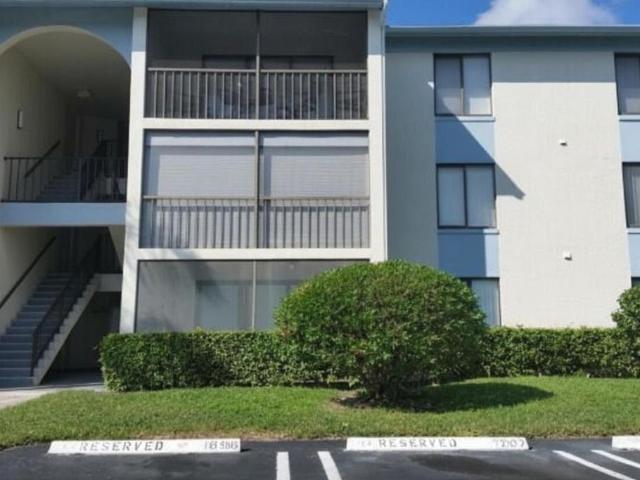 Luxury apartment complex for rent in West Palm Beach, United States