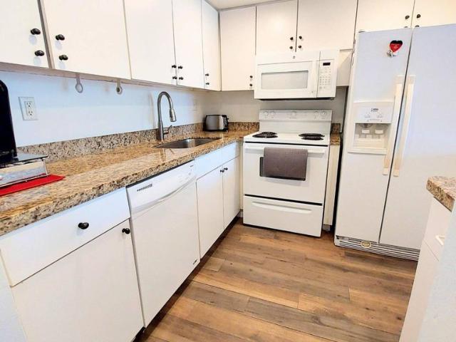 Luxury apartment complex for rent in West Palm Beach, United States
