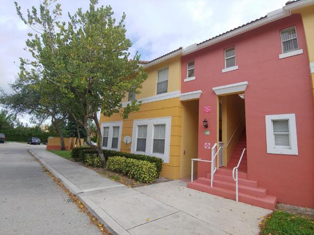 Luxury apartment complex for rent in West Palm Beach, United States