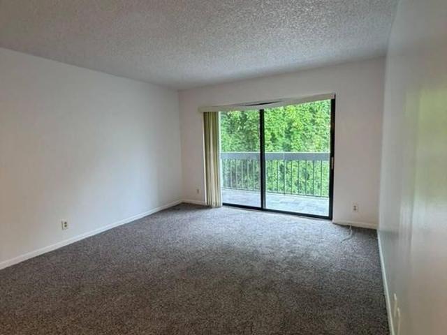 Luxury apartment complex for rent in West Palm Beach, United States
