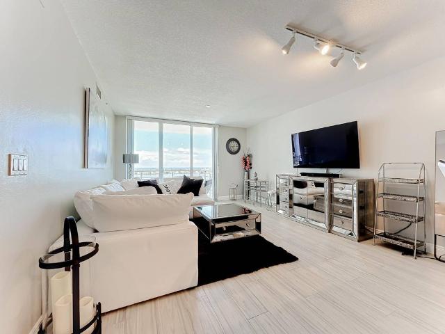 Luxury apartment complex for rent in West Palm Beach, United States