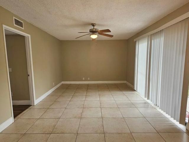 Luxury apartment complex for rent in West Palm Beach, United States