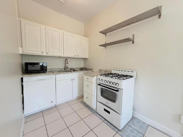 Luxury apartment complex for rent in West Palm Beach, United States