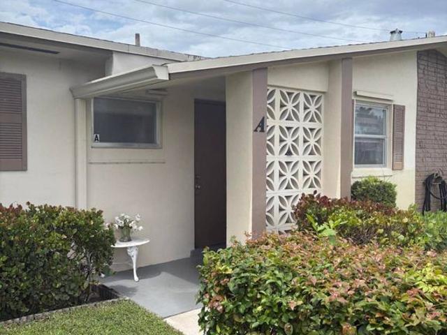 Luxury apartment complex for rent in West Palm Beach, United States