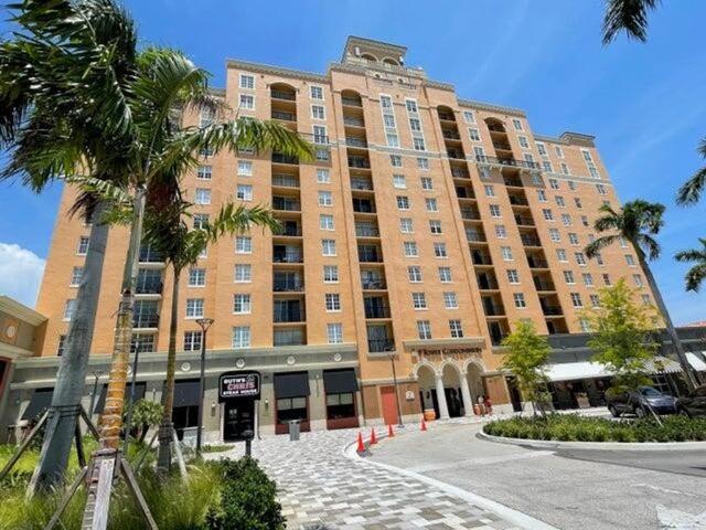 Luxury apartment complex for rent in West Palm Beach, United States