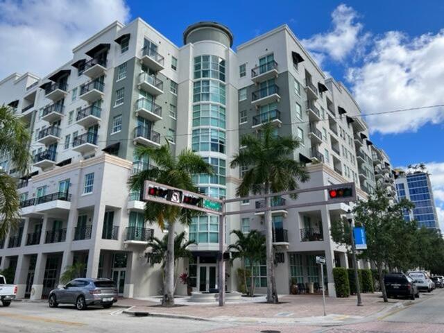 Luxury apartment complex for rent in West Palm Beach, United States