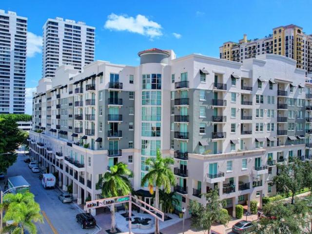 Luxury apartment complex for rent in West Palm Beach, United States