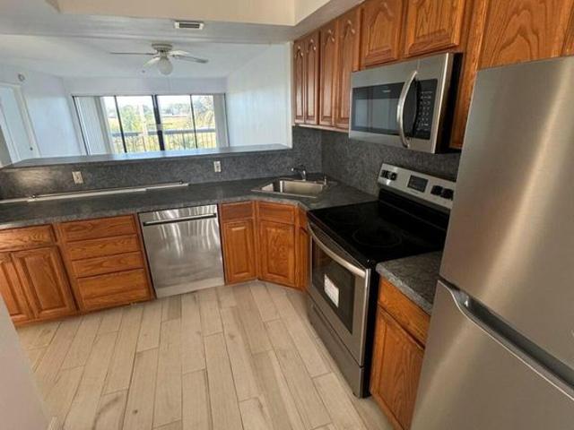 Luxury apartment complex for rent in West Palm Beach, United States