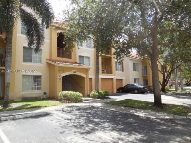 Luxury apartment complex for rent in West Palm Beach, United States