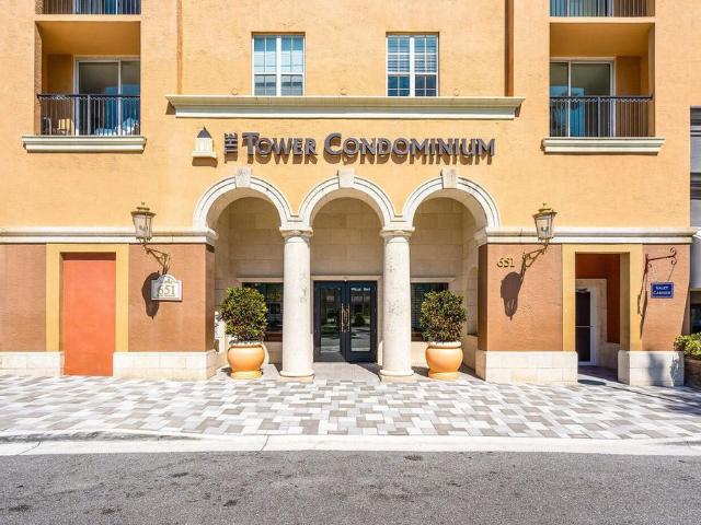 Luxury apartment complex for rent in West Palm Beach, United States