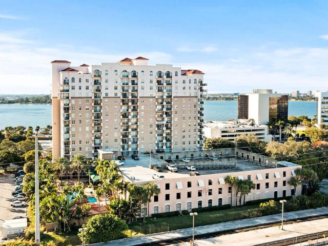 Luxury apartment complex for rent in West Palm Beach, Florida
