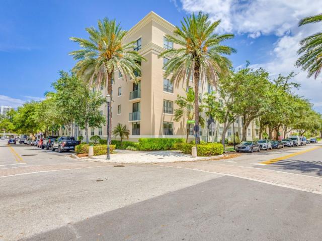 Luxury apartment complex for rent in West Palm Beach, United States