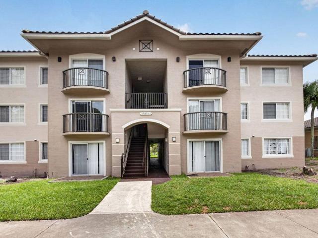 Luxury apartment complex for rent in West Palm Beach, United States