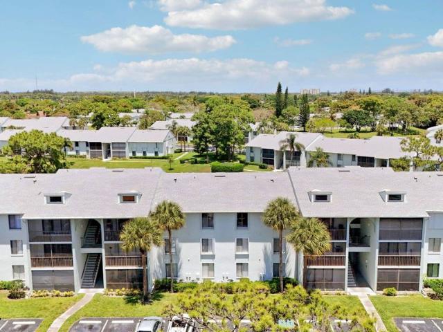 Luxury apartment complex for rent in West Palm Beach, United States