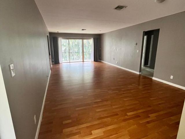 Luxury apartment complex for rent in West Palm Beach, United States