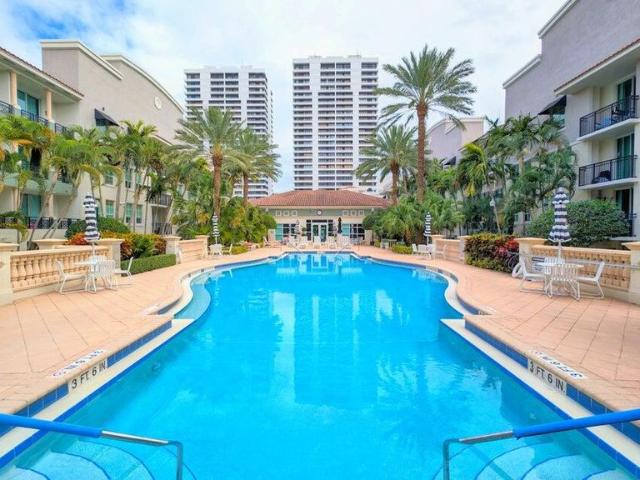 Luxury apartment complex for rent in West Palm Beach, Florida