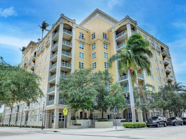 Luxury apartment complex for rent in West Palm Beach, United States