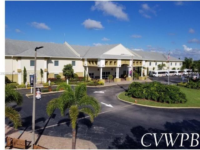 Luxury apartment complex for rent in West Palm Beach, United States