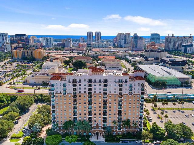 Luxury apartment complex for rent in West Palm Beach, United States