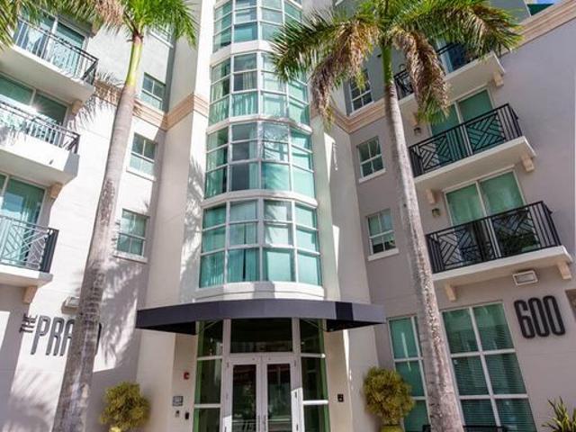 Luxury apartment complex for rent in West Palm Beach, United States