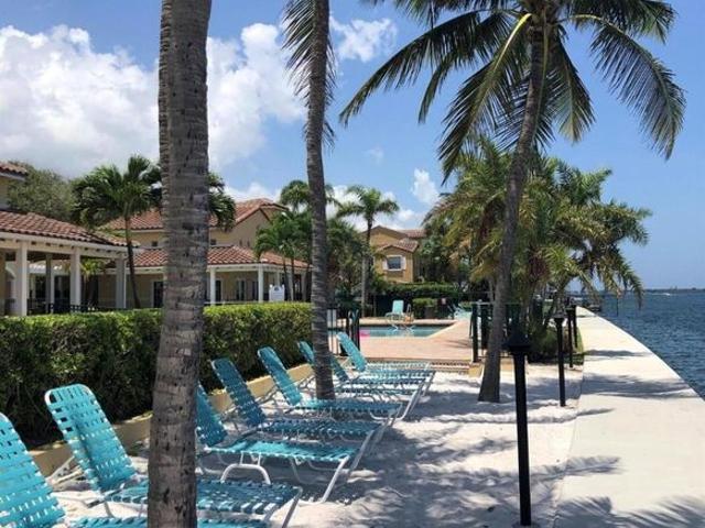 Luxury apartment complex for rent in West Palm Beach, United States