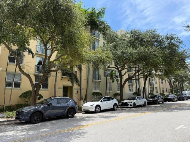 Luxury apartment complex for rent in West Palm Beach, United States