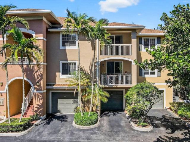 Luxury apartment complex for rent in West Palm Beach, United States