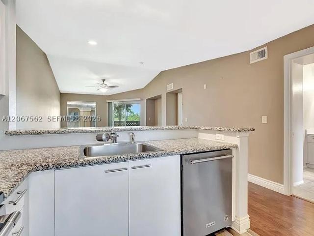 Luxury apartment complex for rent in West Palm Beach, United States