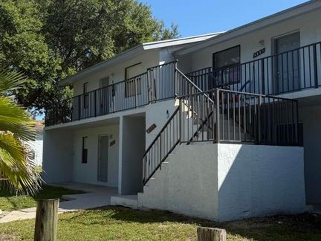 Luxury apartment complex for rent in West Palm Beach, United States