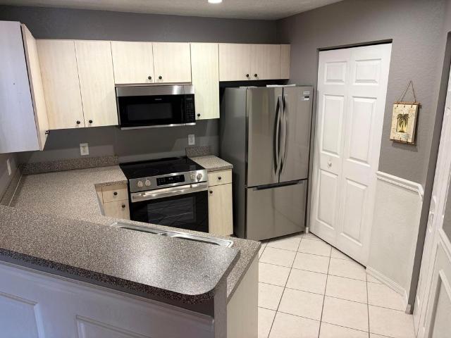 Luxury apartment complex for rent in West Palm Beach, United States