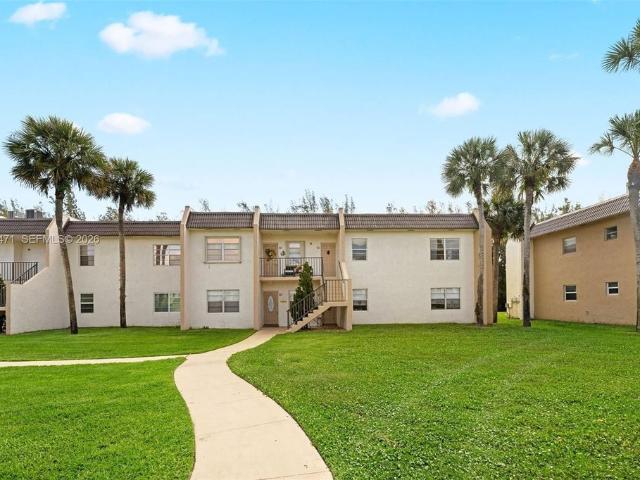 Luxury apartment complex for rent in West Palm Beach, United States