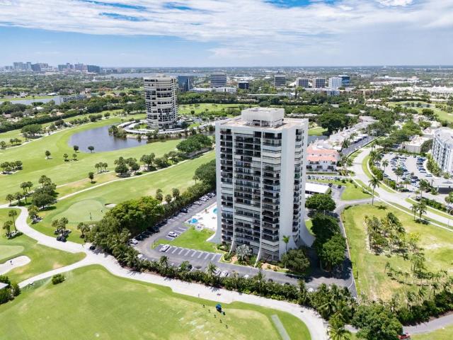 Luxury apartment complex for rent in West Palm Beach, United States