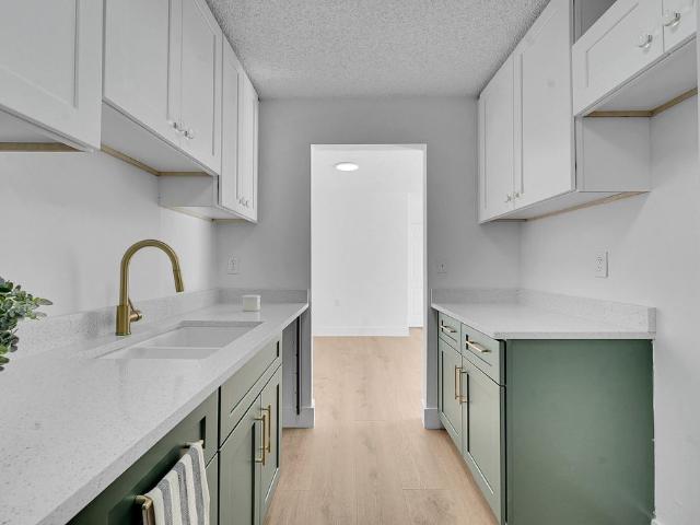 Luxury apartment complex for rent in West Palm Beach, United States